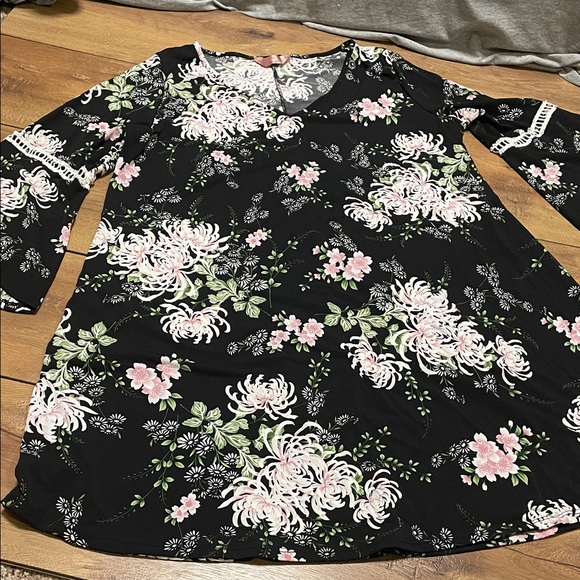 SJS | Dresses | Sjs Black Floral Midi Dress | Poshmark